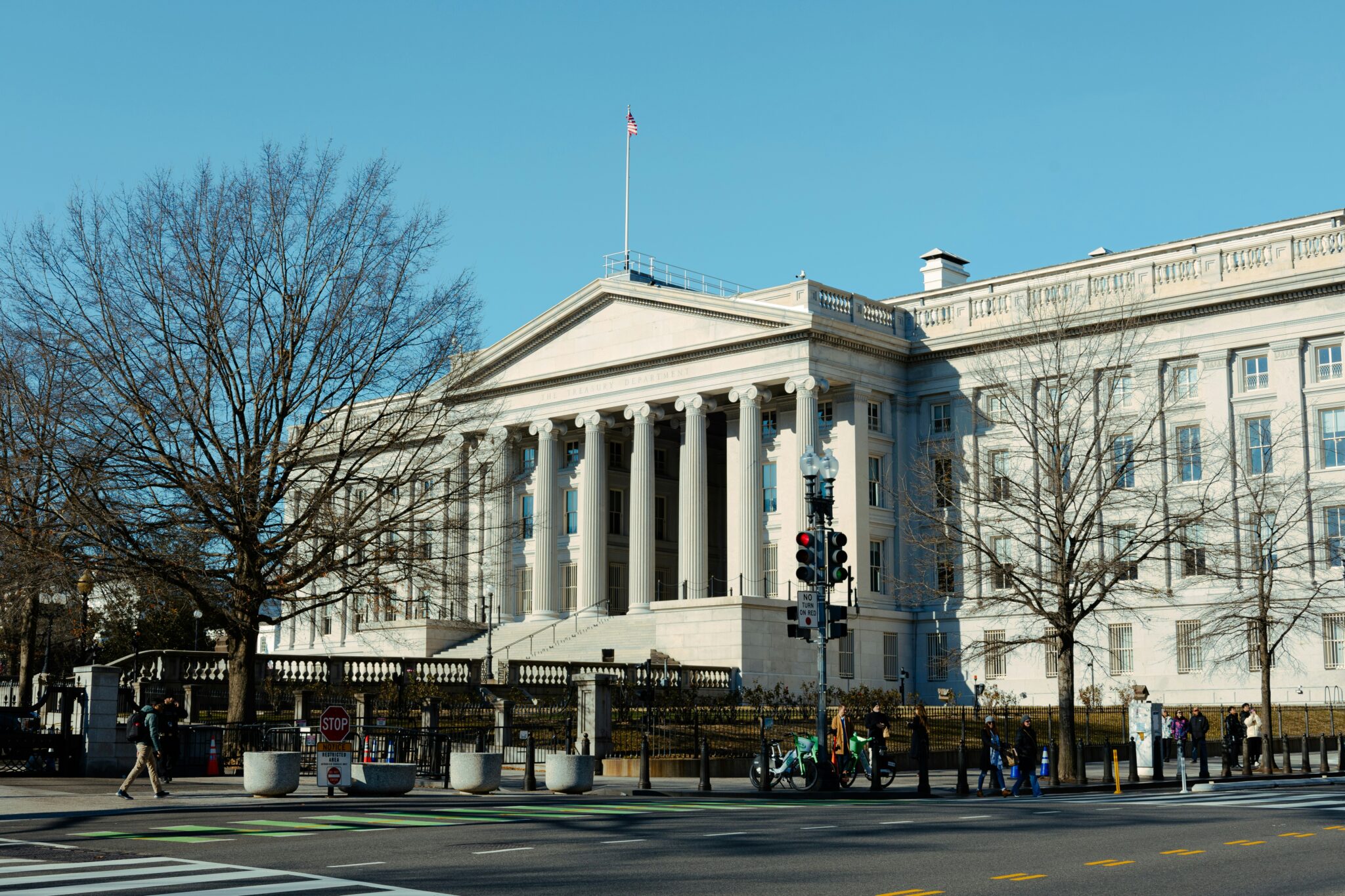 Supreme Court Weighs Federal Regulatory Limits | americanbriefs.com